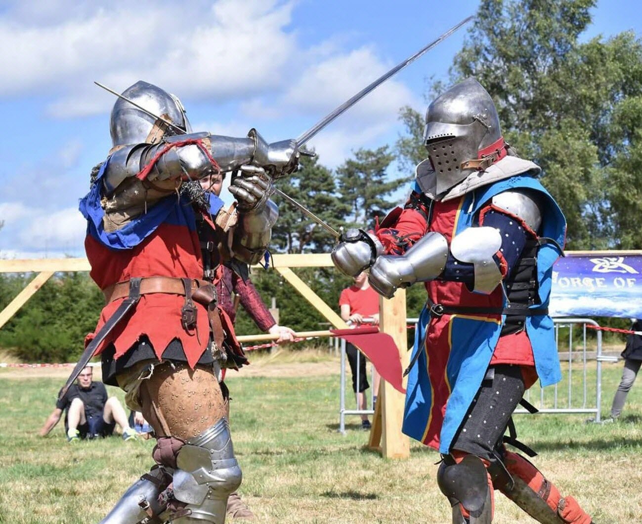 Plongée dans les duels médiévaux : haches, armures et cage
